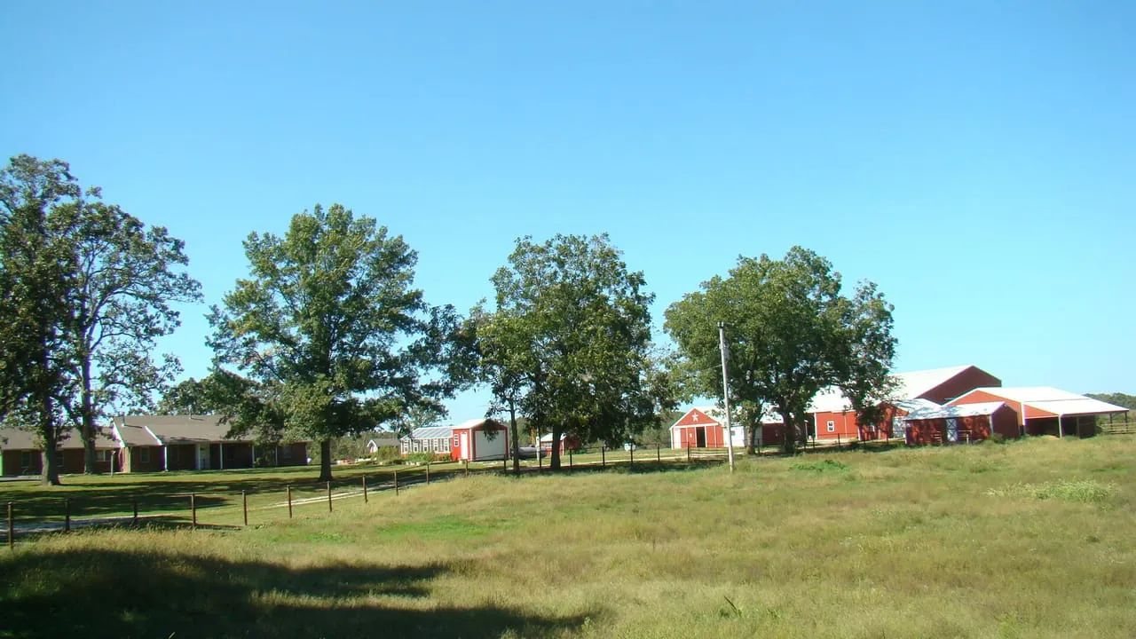 263 Acres, 2 Homes, Several Outbuildings,Fenced & Cross Fenced, Howell ...