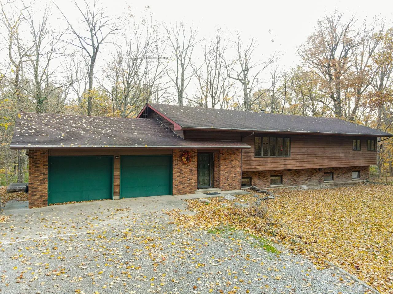 Hutton 20.5 - Home with Acreage In Illinois, Coles County For Sale