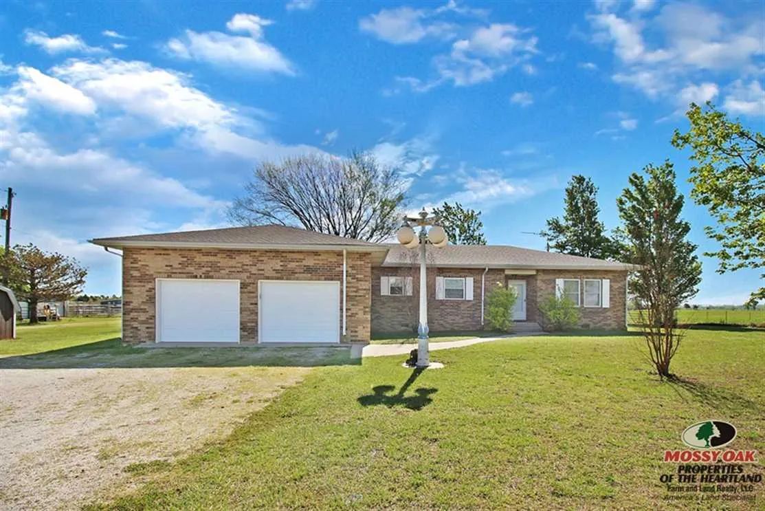 Country Home with 80+/- Acres of Pasture and 2 Ponds - Ranch In Kansas ...